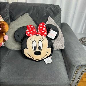 Primark | Bedding | Nwt Primark Exclusive Disney Minnie Mouse Cushion ...